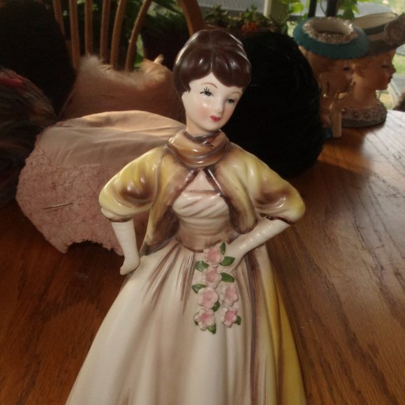 Inarco | Accents | Vintage Inarco Lady Figurine | Poshmark